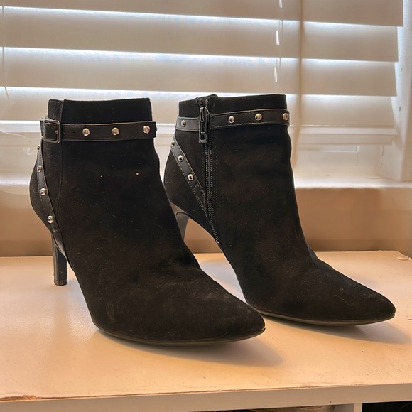 Sam & Libby | Shoes | Sam And Libby Black Faux Suede Booties With Heel ...